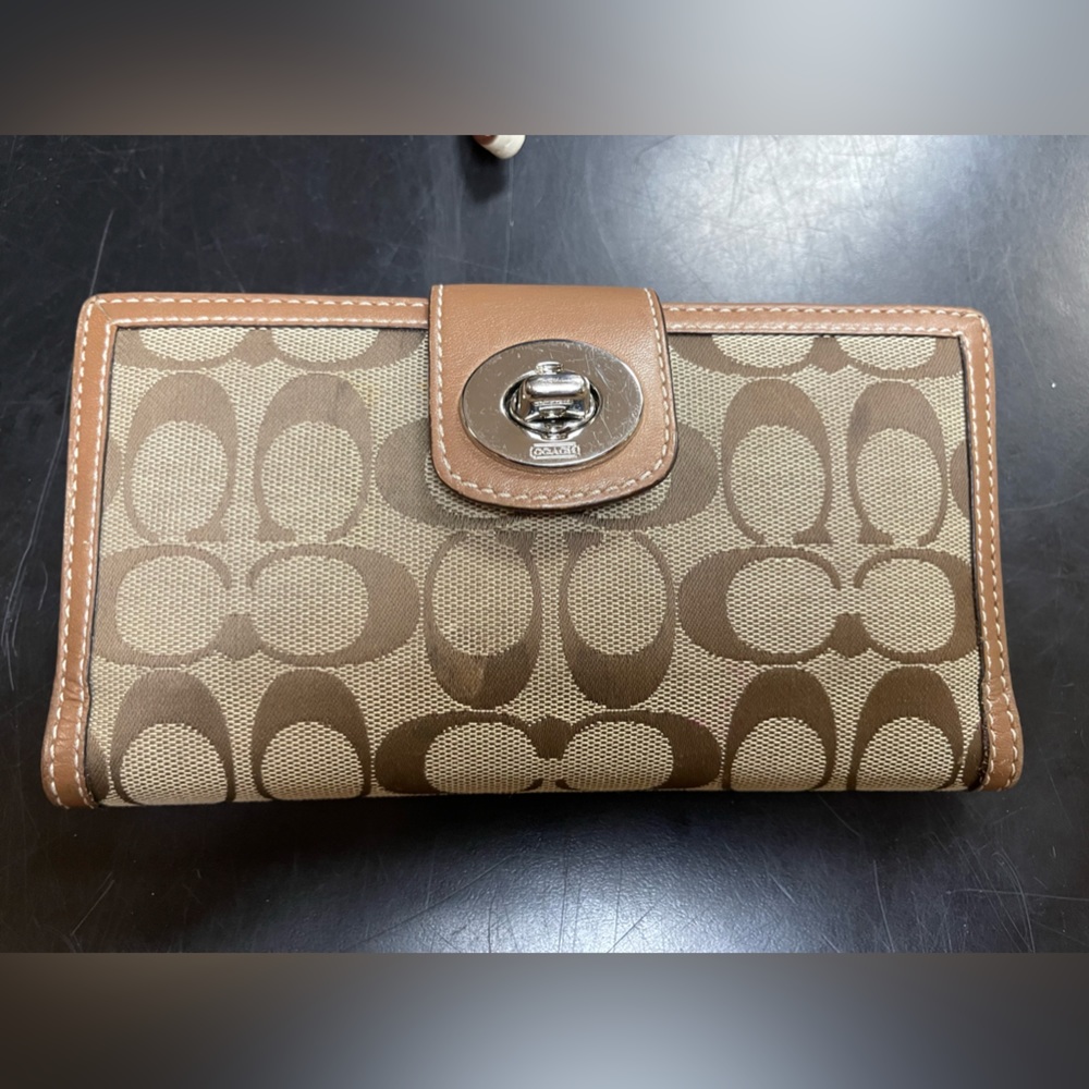 Coach Logo Turnlock Signature Checkbook Wallet - Gem